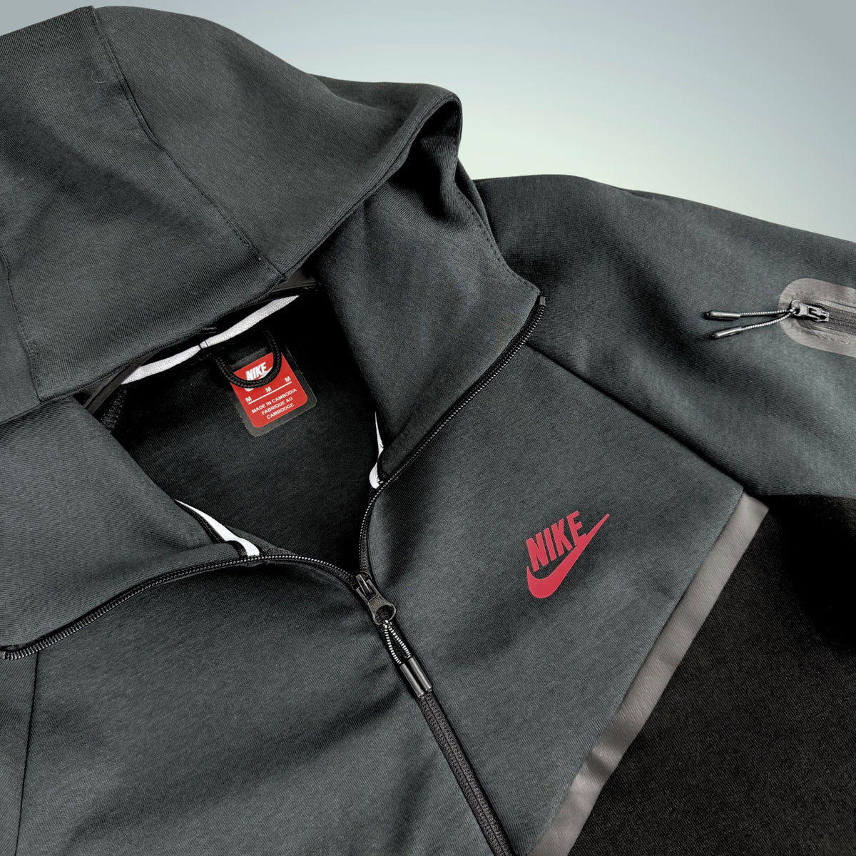 Nike Tech Fleece męski dres, grafitowo-czarny, czerwone logo. Model 20 ...